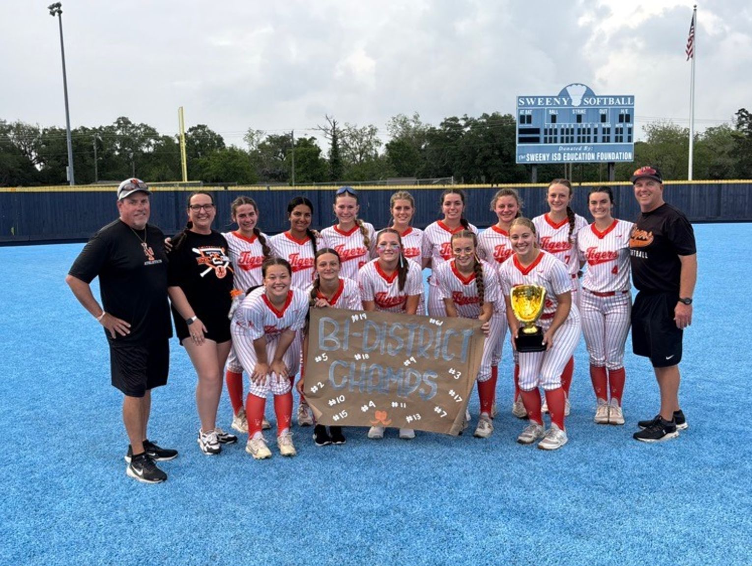 Hinnant throws perfect game as Lady Tigers advance