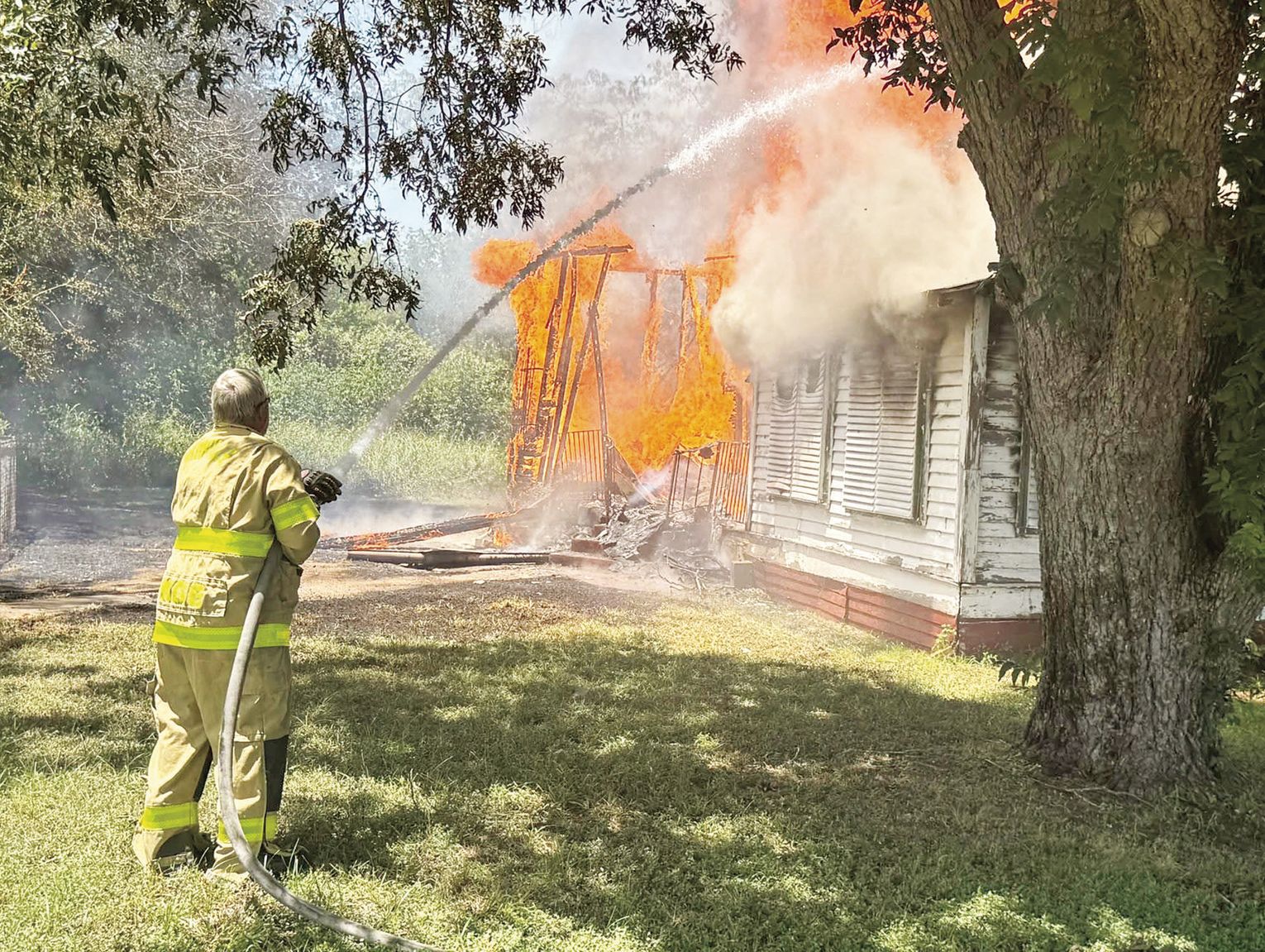 Midday fire levels Smithville home